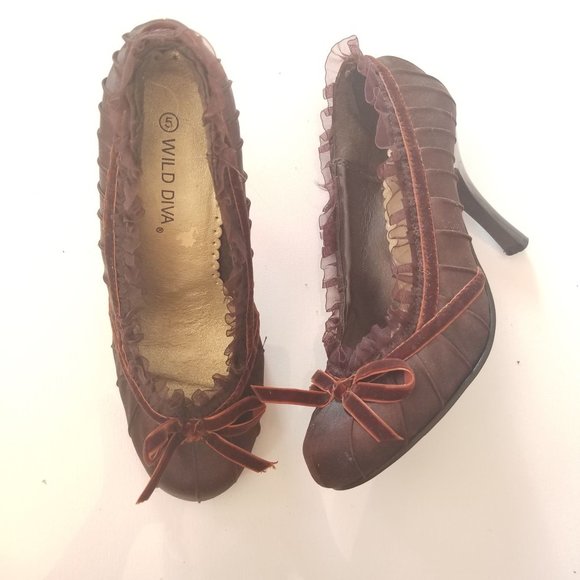 Wild Diva | Shoes | Vintage Wild Diva Brown Tulle Fringe Bow Heels ...